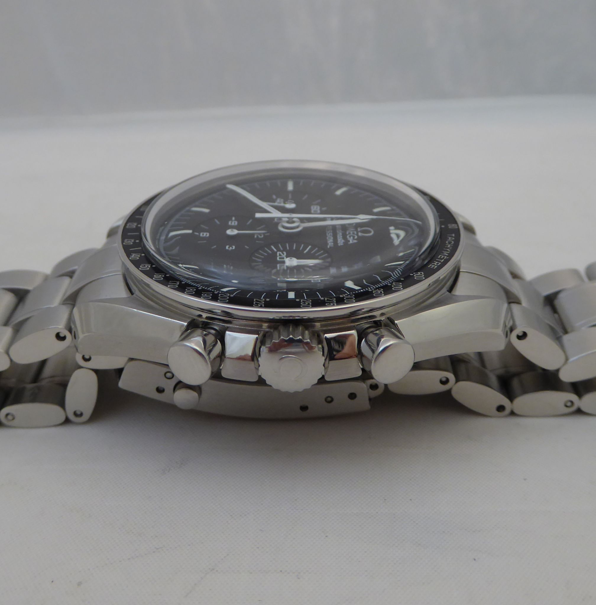 Omega replica Speedmaster chronograph black dial | Macchinetempo