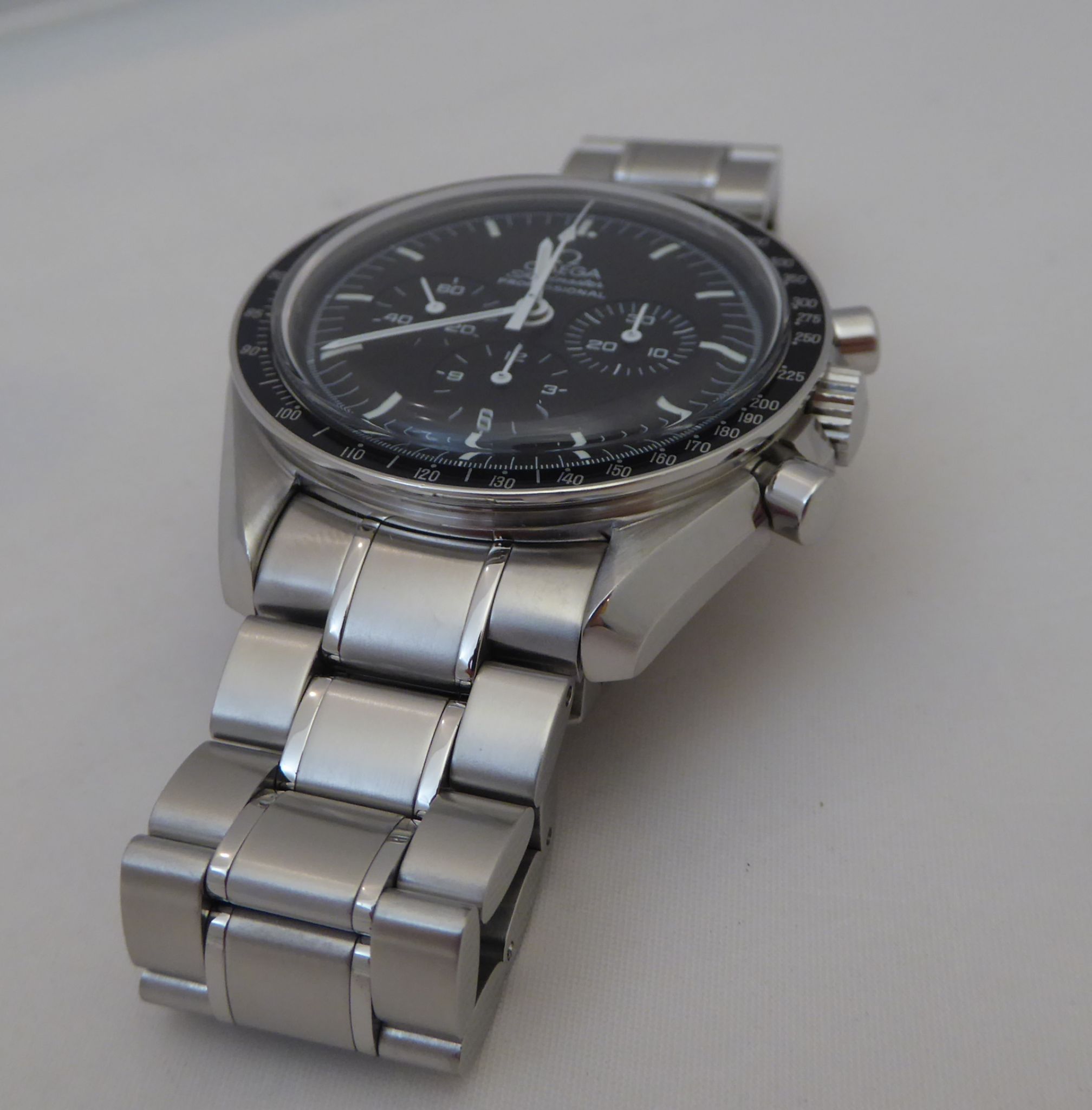 Omega replica Speedmaster chronograph black dial | Macchinetempo
